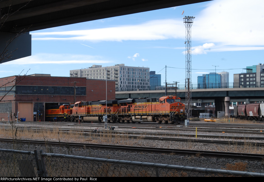 BNSF 2719 Being Spotted Into Shop